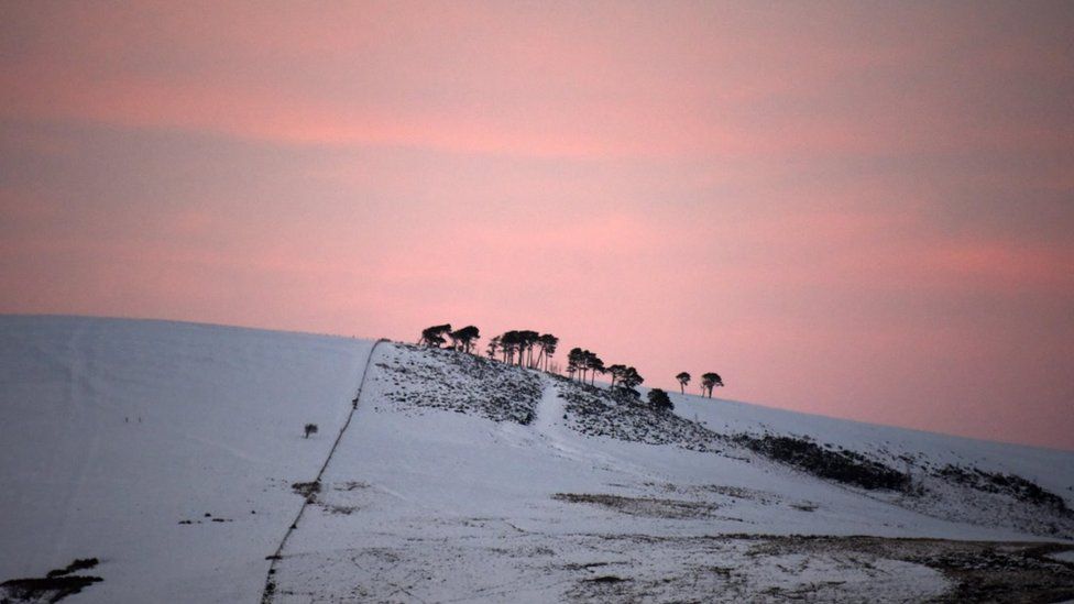 Snowy sunsets photographed across the UK at the weekend - BBC Weather