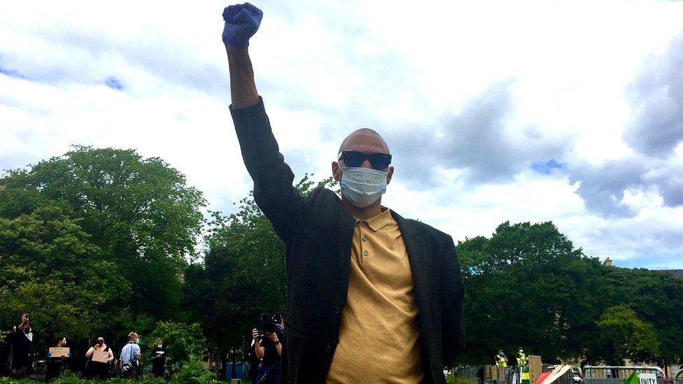 Author Irvine Welsh addresses anti-racism protest in Edinburgh - BBC News