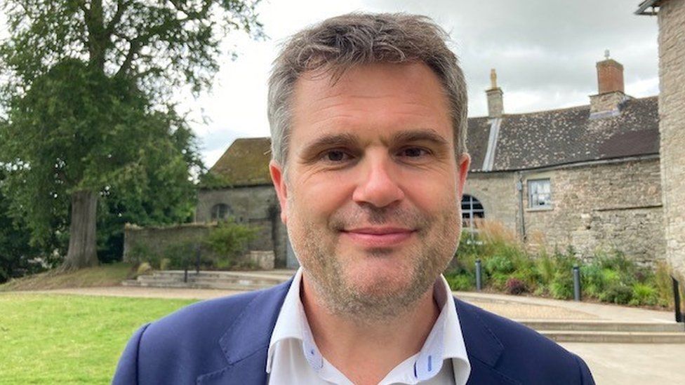 Supermarkets meet campaigners about River Wye - BBC News