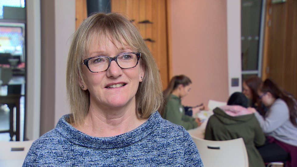 East Belfast teenagers return to class over Easter - BBC News