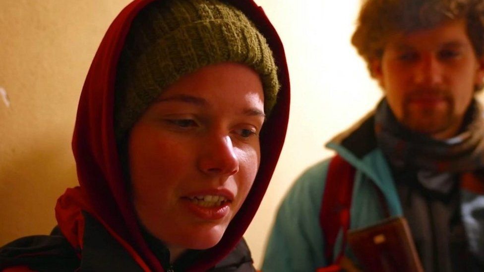 War in Ukraine: Troops dig in near Kyiv - BBC News