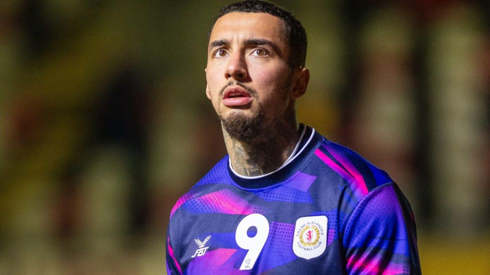 Courtney Baker-Richardson and Cameron Antwi join Newport County - BBC Sport