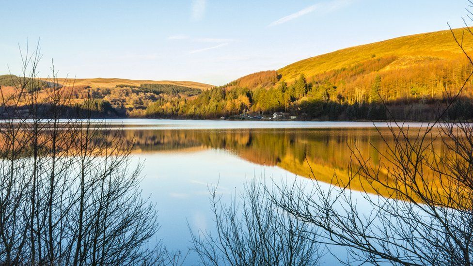 Ar dy feic: Llwybrau seiclo i’r teulu cyfan - BBC Cymru Fyw