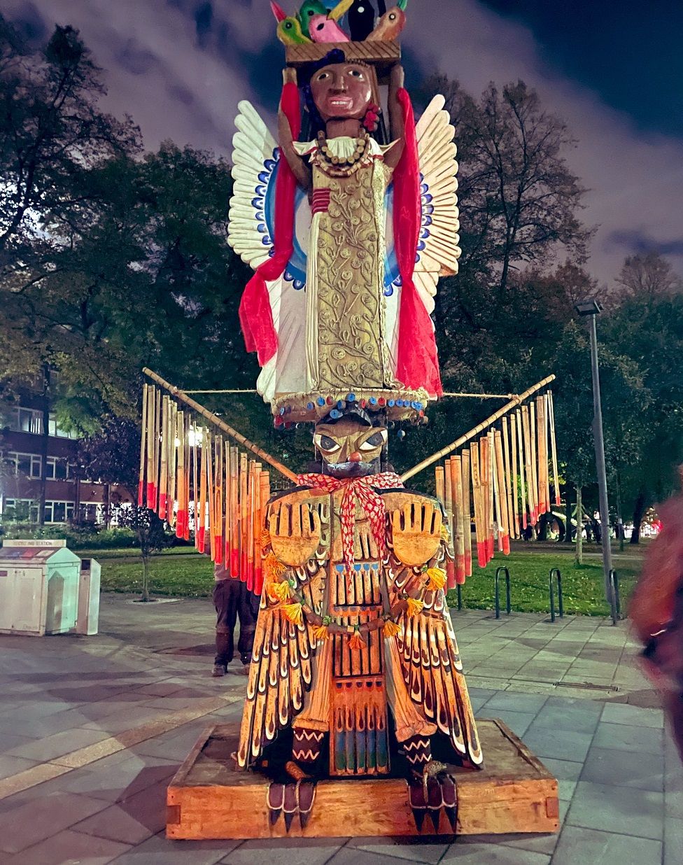From Mexico to Dumfries: Totem pole completes 5,500 mile voyage - BBC News