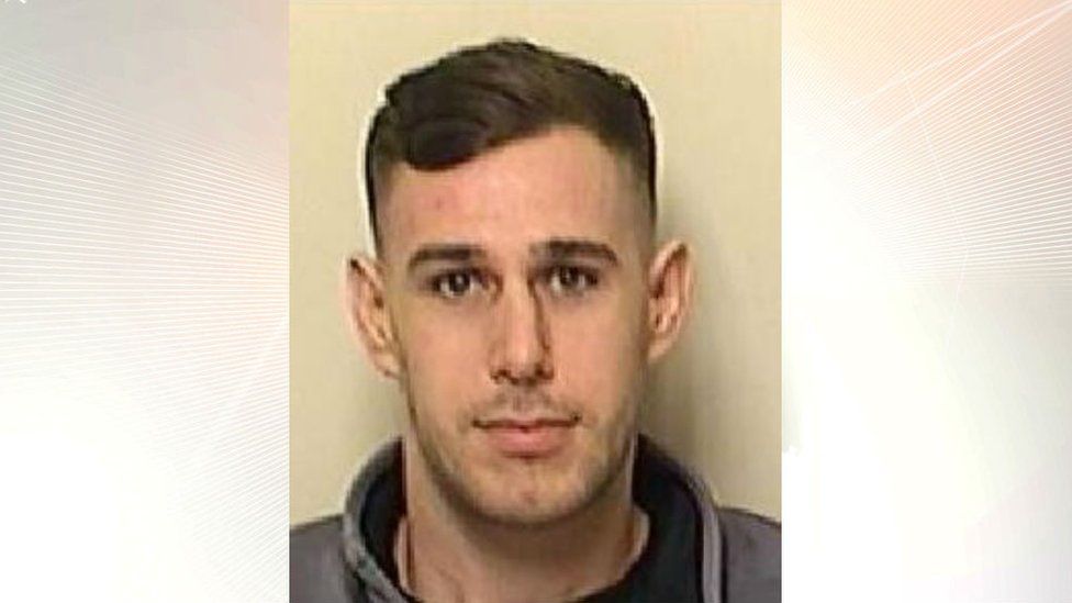 Robber serving 12 years absconds from Derbyshire prison - BBC News