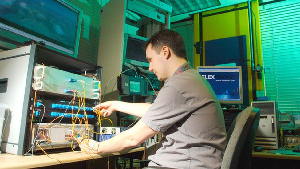 BT takeover of EE gets final Competition and Markets Authority ...