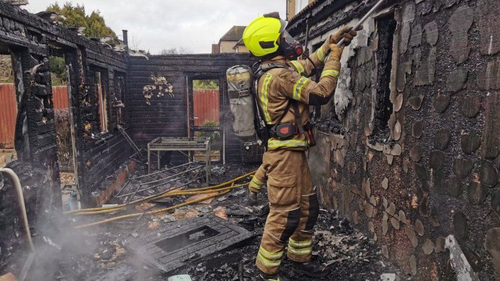 Man and dog rescued from Watford bungalow fire - BBC News