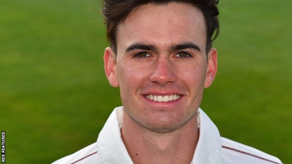 Nathan Gilchrist: Kent sign Somerset paceman - BBC Sport