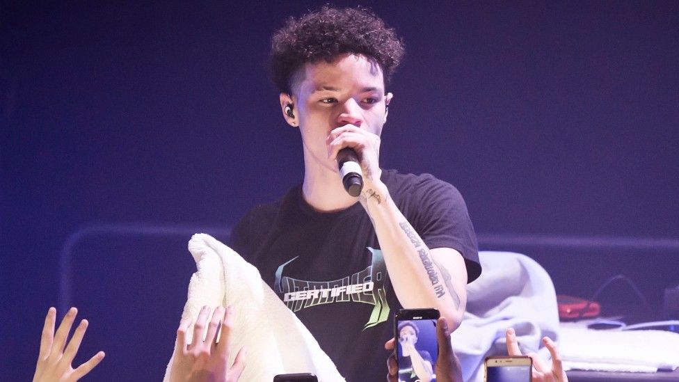 Lil Mosey: US rapper found not guilty of rape - BBC News