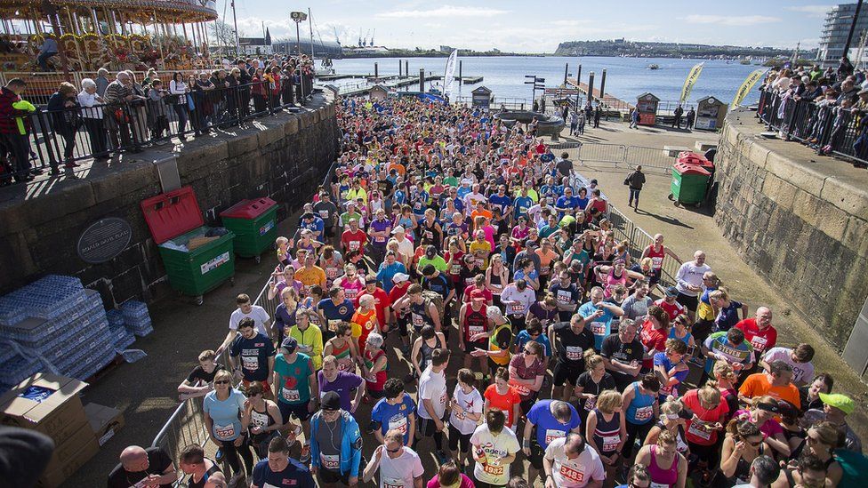 Road closures in place for Cardiff Bay 10k run - BBC News