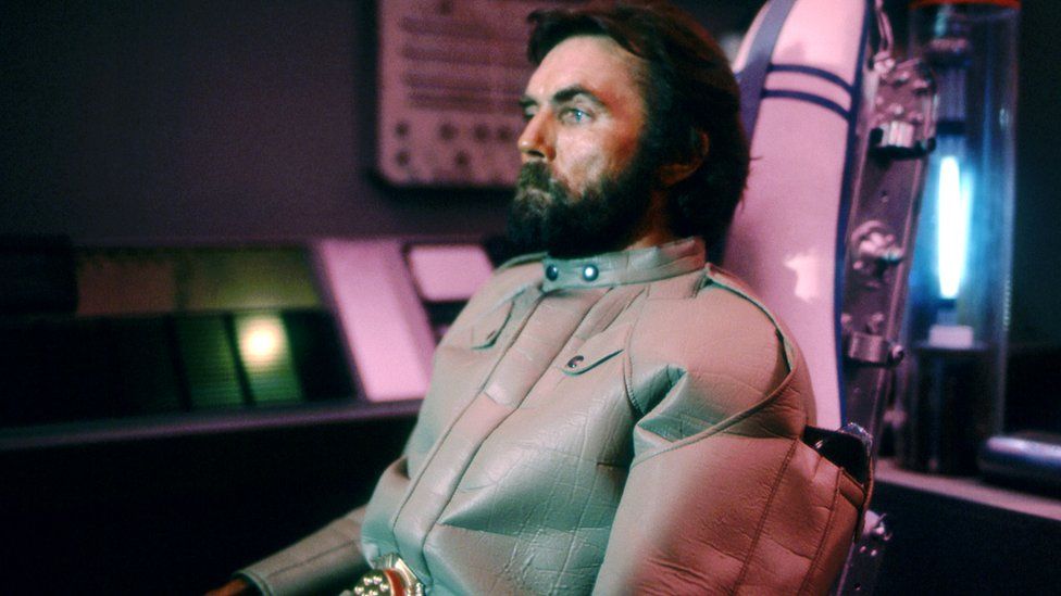 Scots actor Maurice Roeves dies aged 83 - BBC News