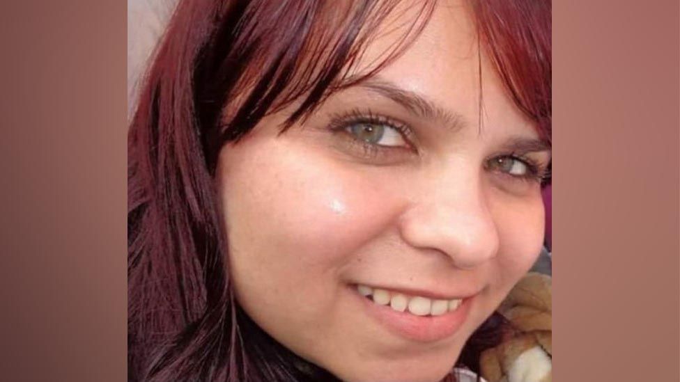Stoke-on-Trent man who set wife on fire jailed for murder - BBC News