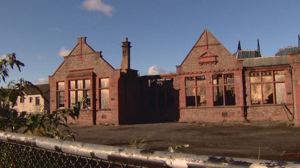 Children charged after blaze destroys school - BBC News