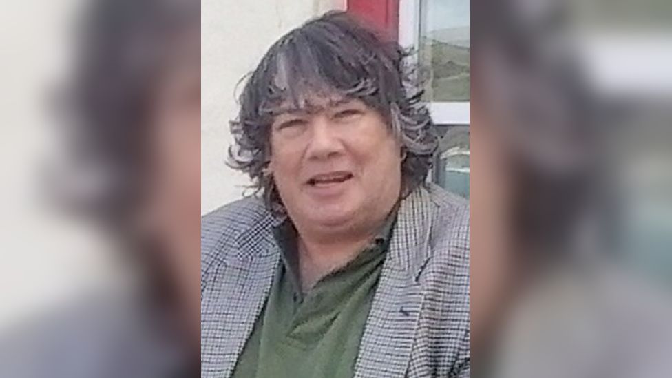 Meirion James' sister blames GP at custody death inquest - BBC News