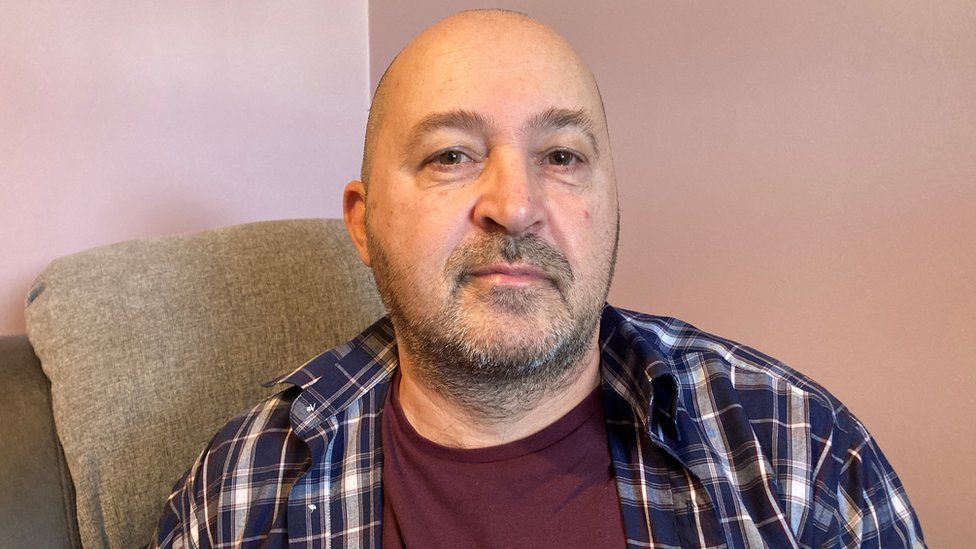 Cefnogaeth 'ddim yno' i bobl â chyflyrau prin yng Nghymru - BBC Cymru Fyw