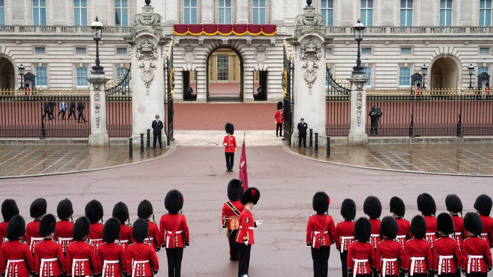 King's delight at Coronation military parade - BBC News