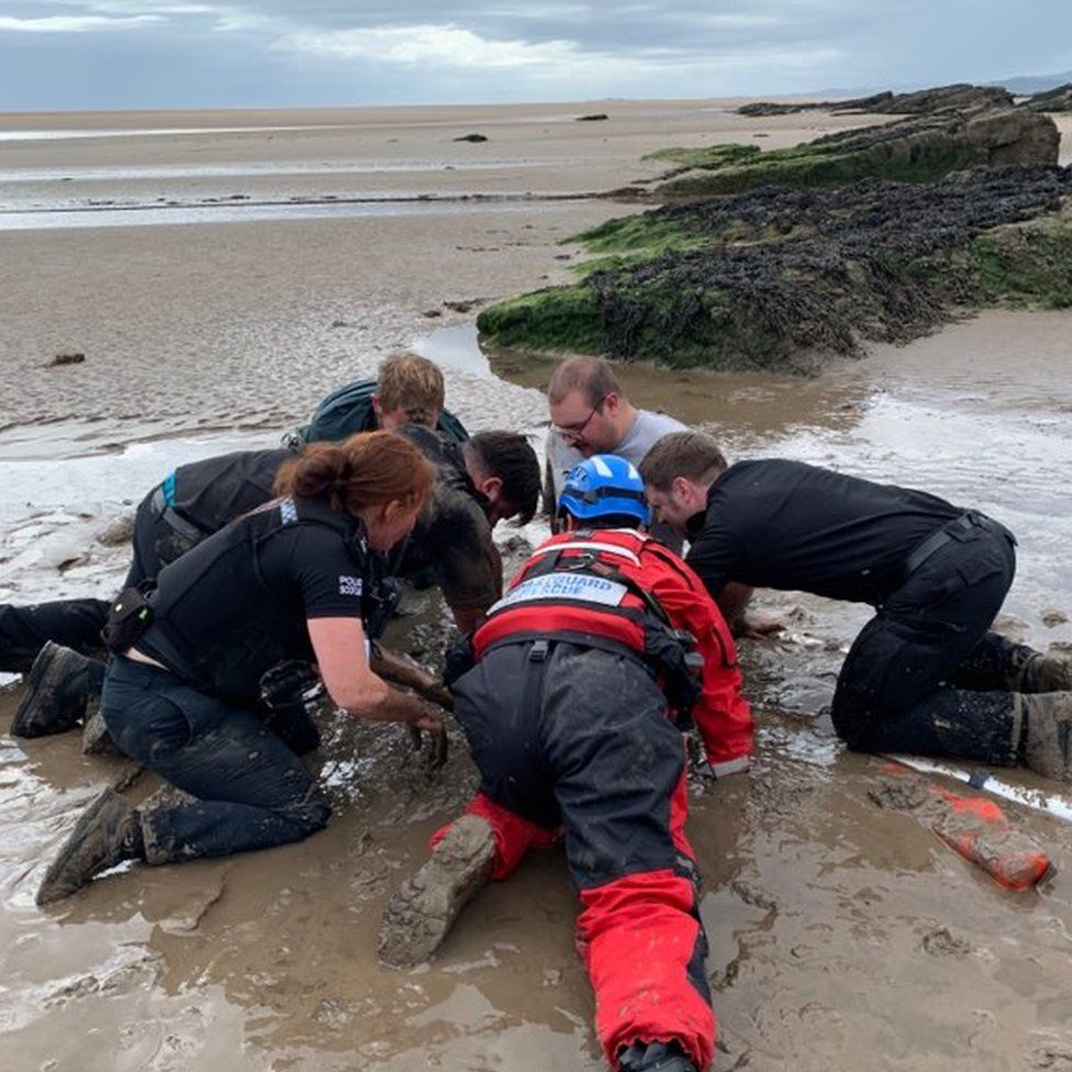 Man stuck in Southerness mud sparks rescue operation - BBC News