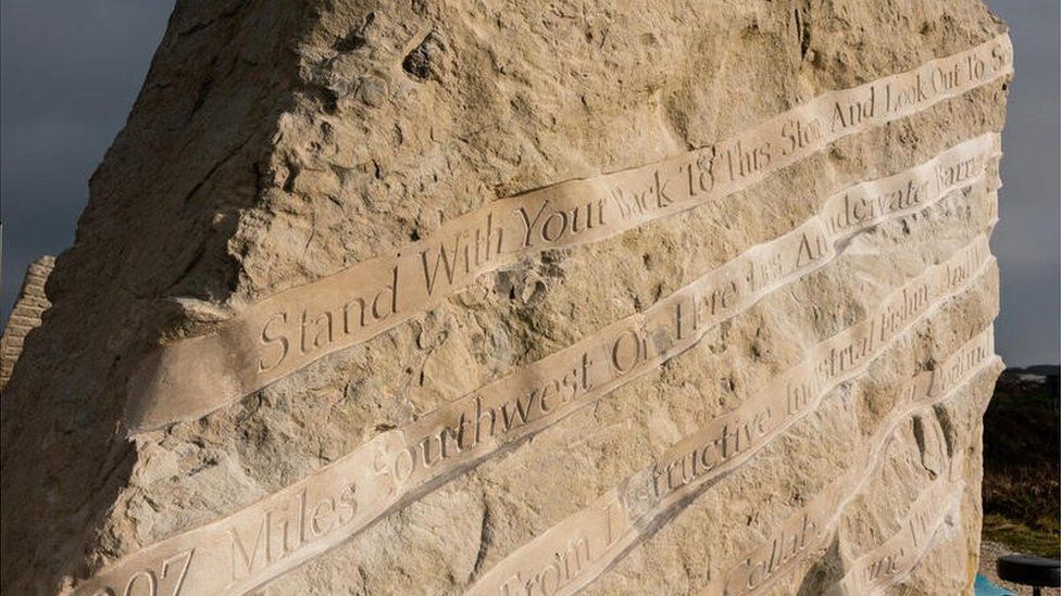 Portland stone circle unveiled as homage to environment - BBC News