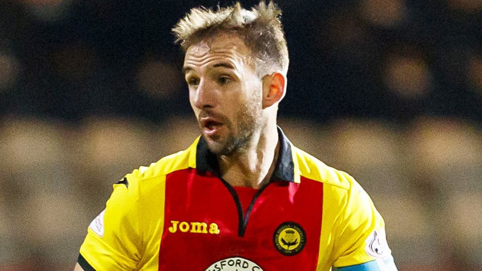 Lee Robinson: Dunfermline sign former Rangers goalkeeper - BBC Sport