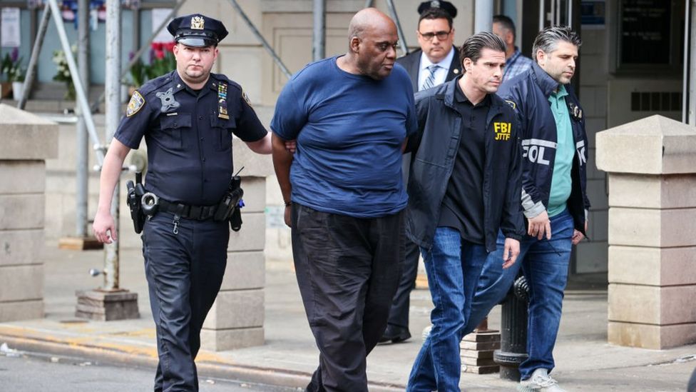 New York subway passenger died after chokehold - BBC News