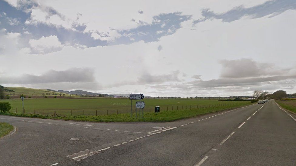 Man killed in three-vehicle Tayside crash - BBC News