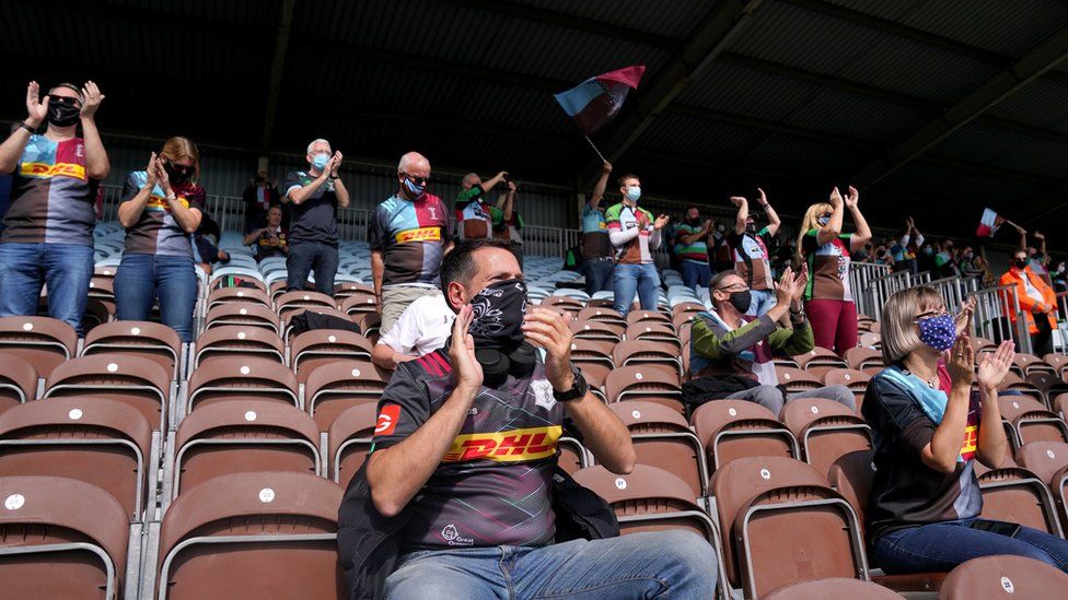 Rugby Union: Fans return for first time since lockdown - BBC Newsround