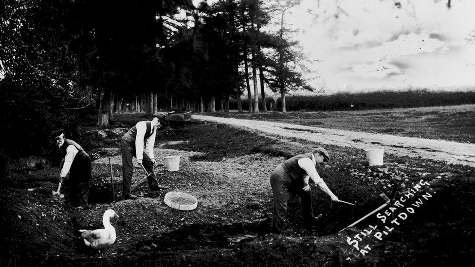 Piltdown review points decisive finger at forger Dawson - BBC News