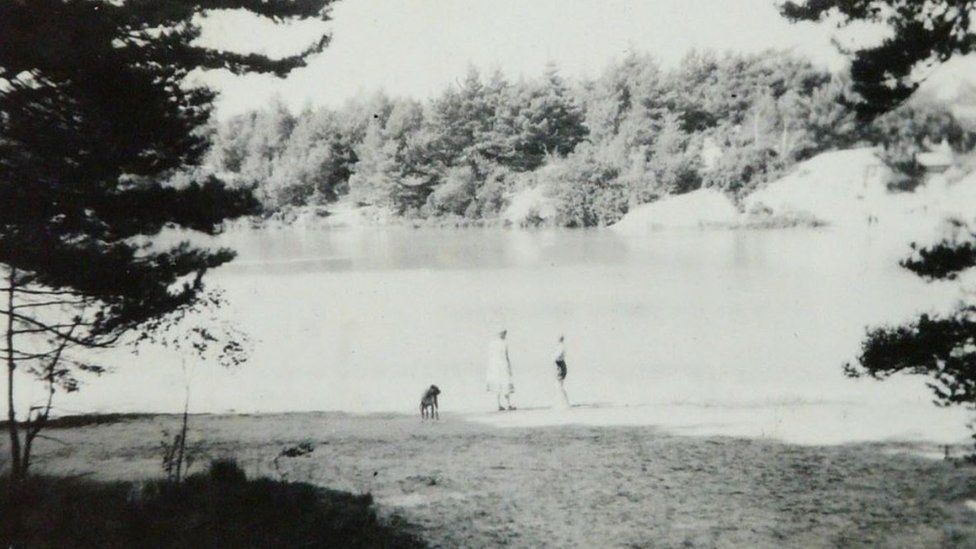 Wareham's Blue Pool closes after owner's death - BBC News