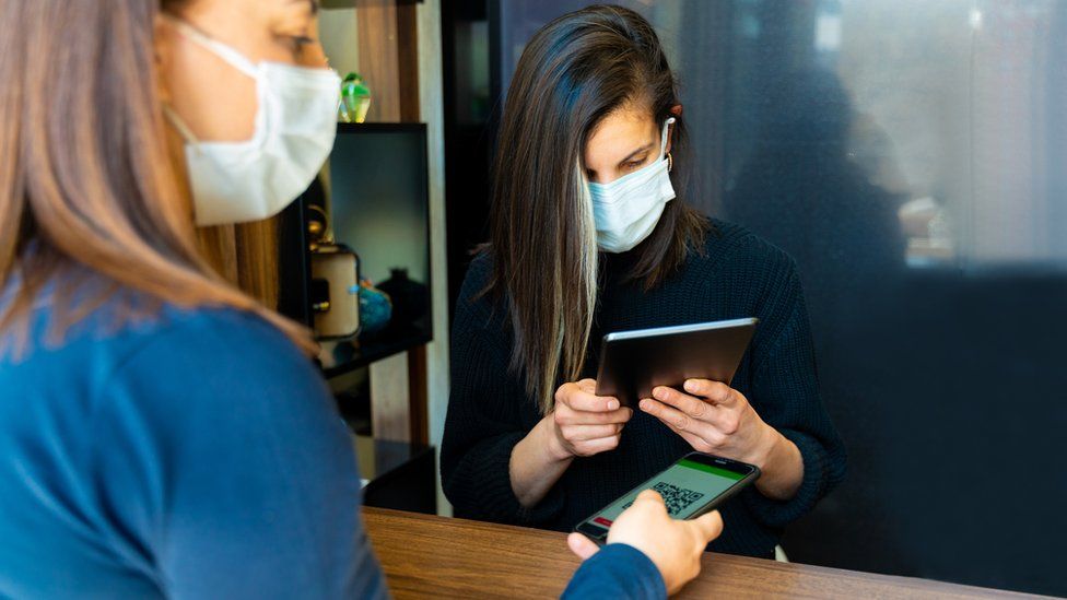 Covid-19 NI vaccine cert app 'built for overseas travel only' - BBC News