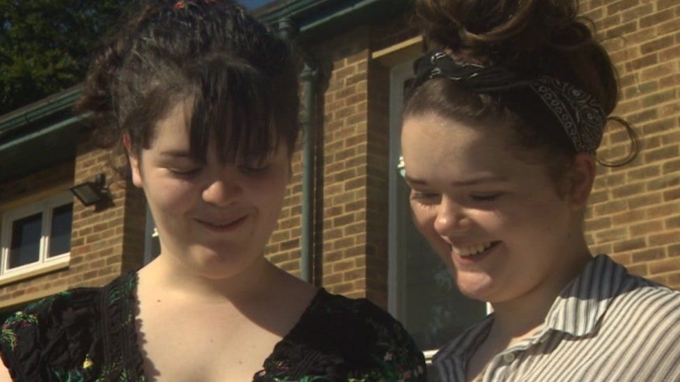Bradford sisters share experiences of results days - BBC News
