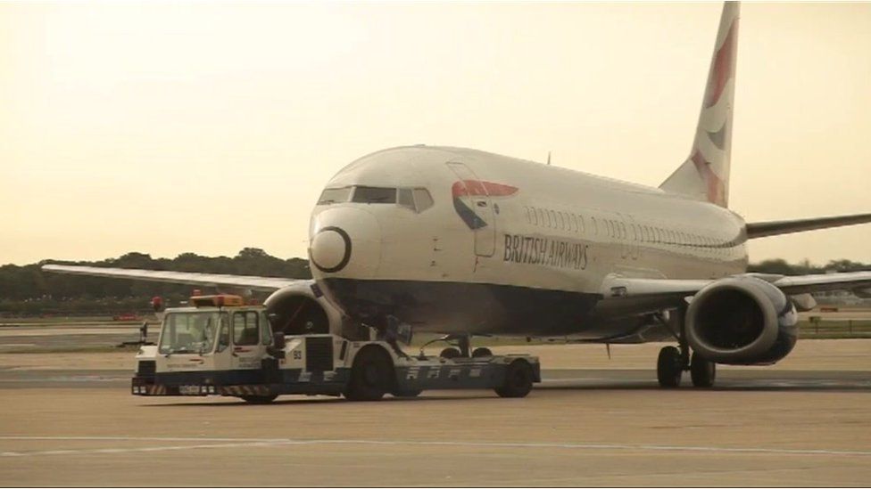 Gatwick flight paths: Campaigners win right to appeal changes - BBC News