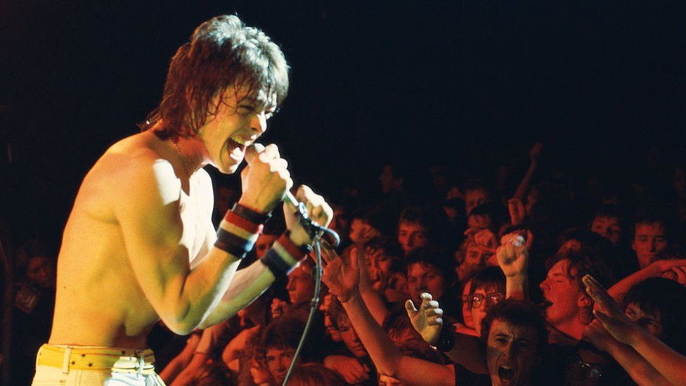 Eddie and the Hot Rods' Barrie Masters died of intoxication - BBC News