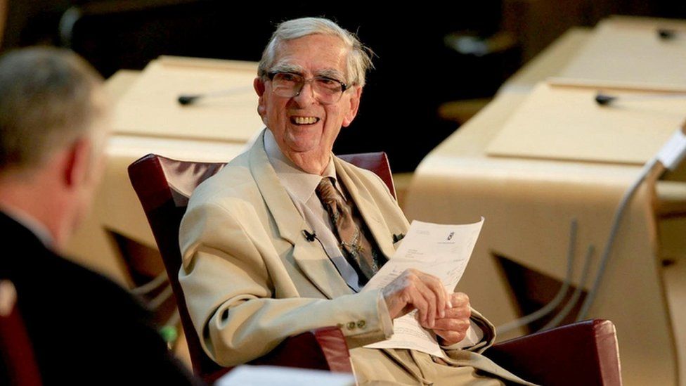 Tributes to Labour's Denis Healey - BBC News