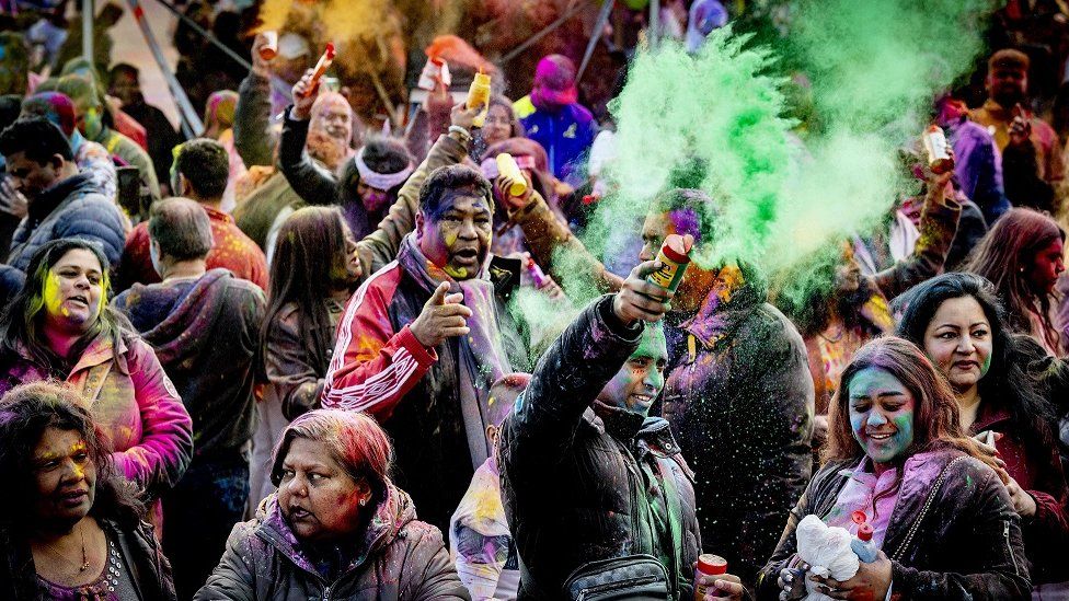 In pictures: Holi celebrations from around the world - BBC Newsround