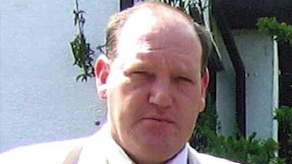 'Microwave row' lodger jailed for Worthing landlord murder - BBC News