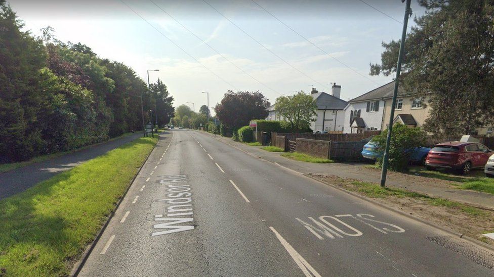 A308: Speed limit through Bray to drop to 30mph after accidents - BBC News