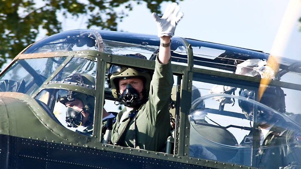 In pictures: Lancaster in tribute to Bomber Command fallen - BBC News