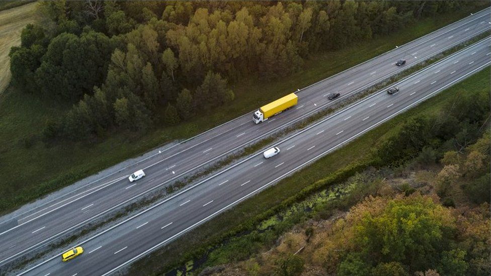 Sweden: Country to build world's first charge-as-you-drive motorway ...