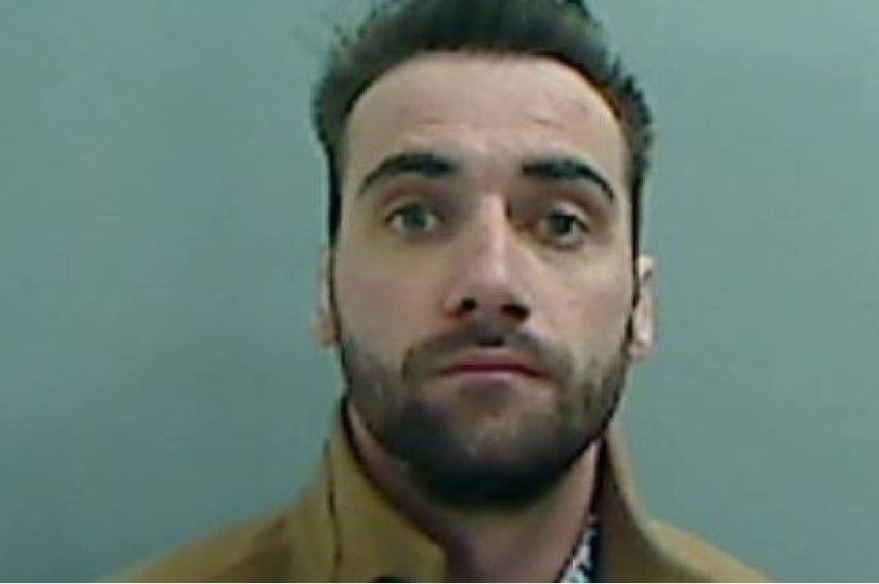 Jonathan Clayton: Sex abuse primary school supply teacher jailed - BBC News