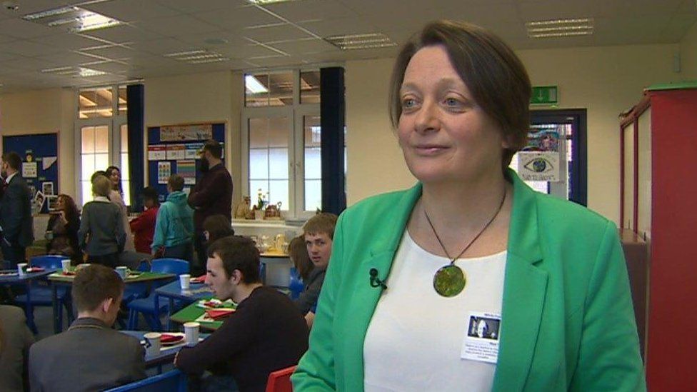 School disability access: 'Welsh Government must do more' - BBC News