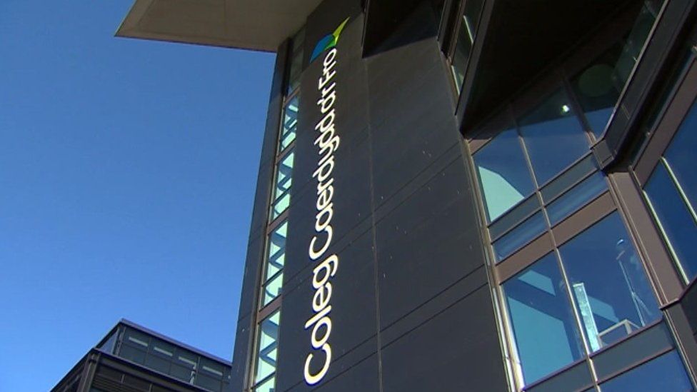 Cardiff college says Brexit helping recruit Chinese students - BBC News