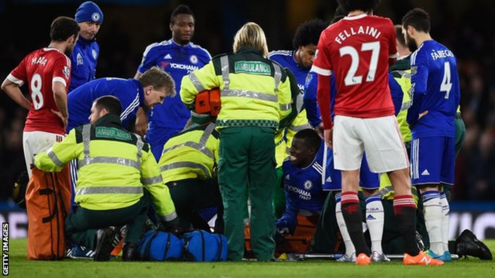 Kurt Zouma: Chelsea defender to have scan on knee injury - BBC Sport