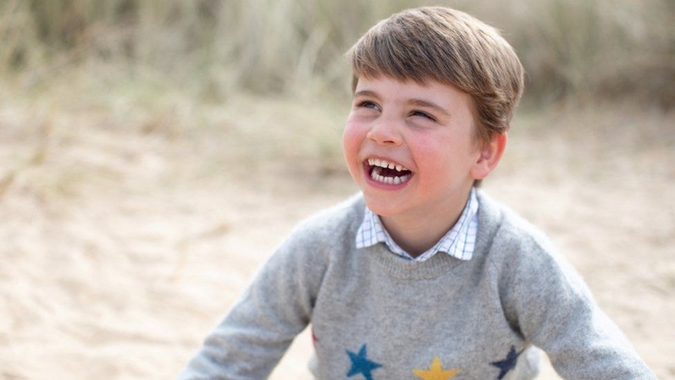 Royal Family: Prince Louis turns five with new birthday pictures - BBC ...