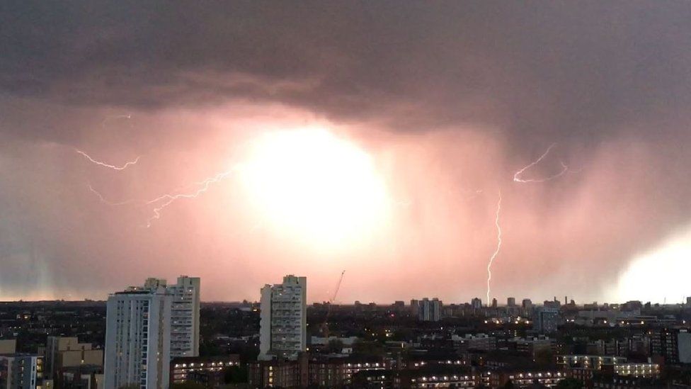 England's Big Picture: 25 April - 1 May 2016 - BBC News