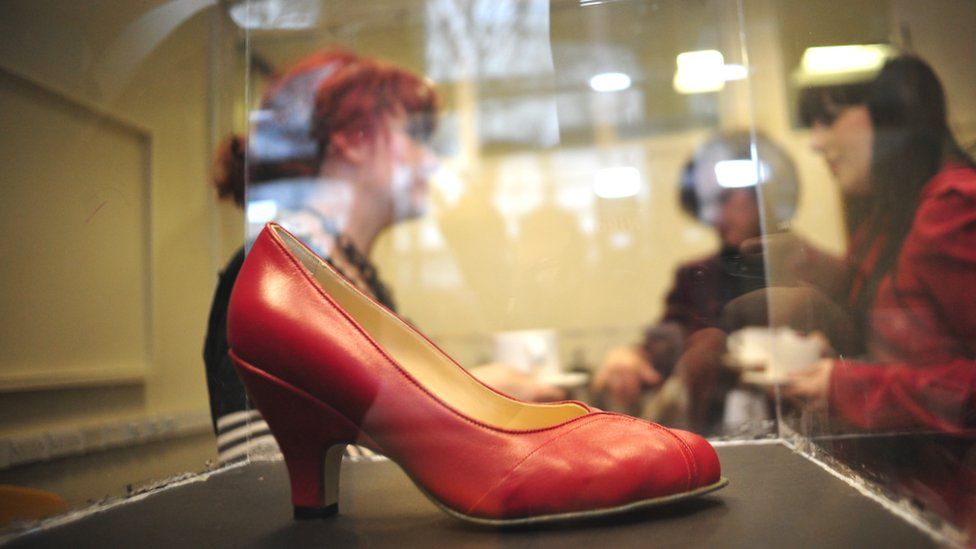 Northampton Borough Council shoe photography role is 'unusual' - BBC News