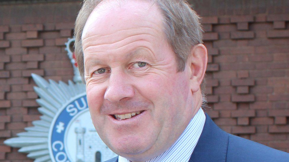 Driver's level crossing near-miss caught on camera - BBC News