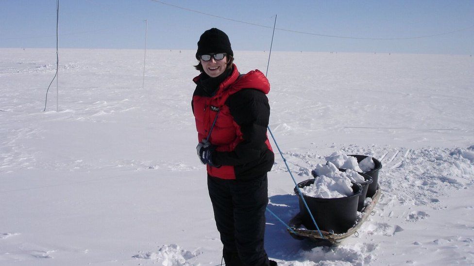 Antur i'r Ynys Las i astudio newid hinsawdd - BBC Cymru Fyw