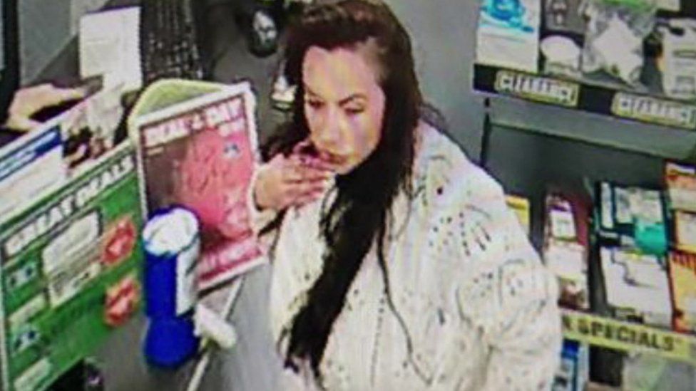 'Brazen' Manchester sisters jailed for stolen receipts fraud - BBC News