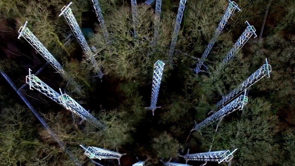 Carbon Bubble in Stafford town centre highlights emissions - BBC News