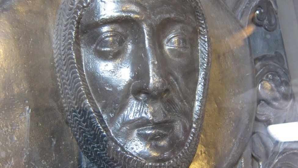 Earl of Pembroke William Marshal honoured with tapestry - BBC News